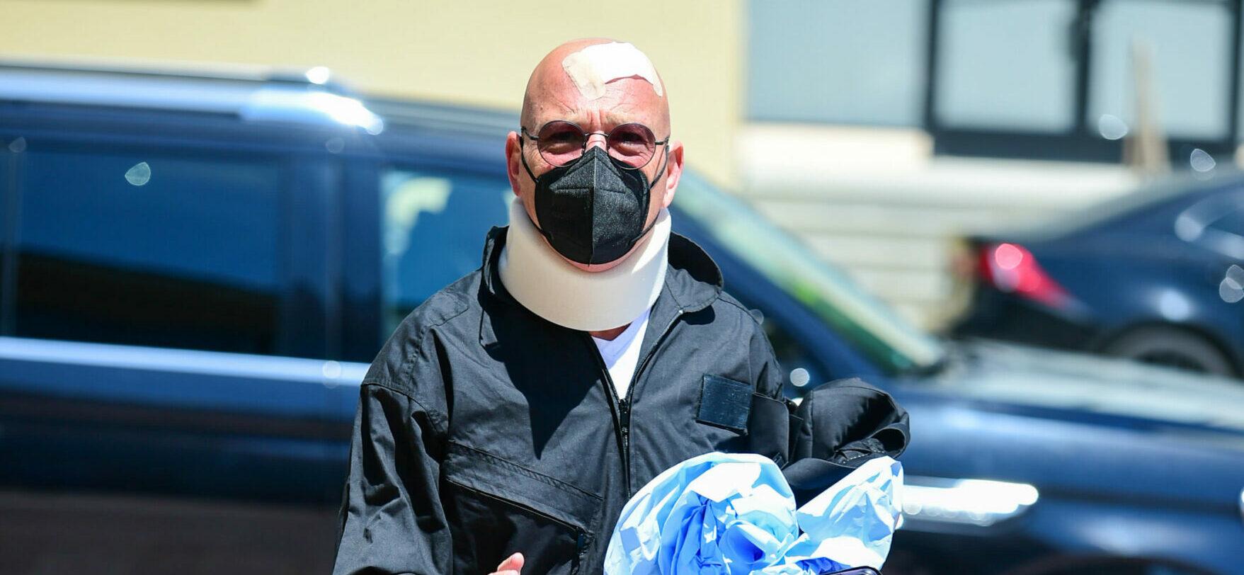 Howie Mandel: Ellen Underwear Yesterday, Hospital Gown Today!