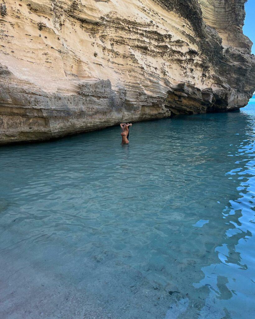 Rachel Bush Flashes Sunned Buns In A Tropical Bikini