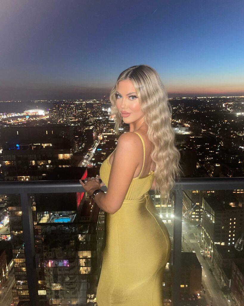 Sophia Pierson Is 'Glowing' In A Stunning Gold Dress