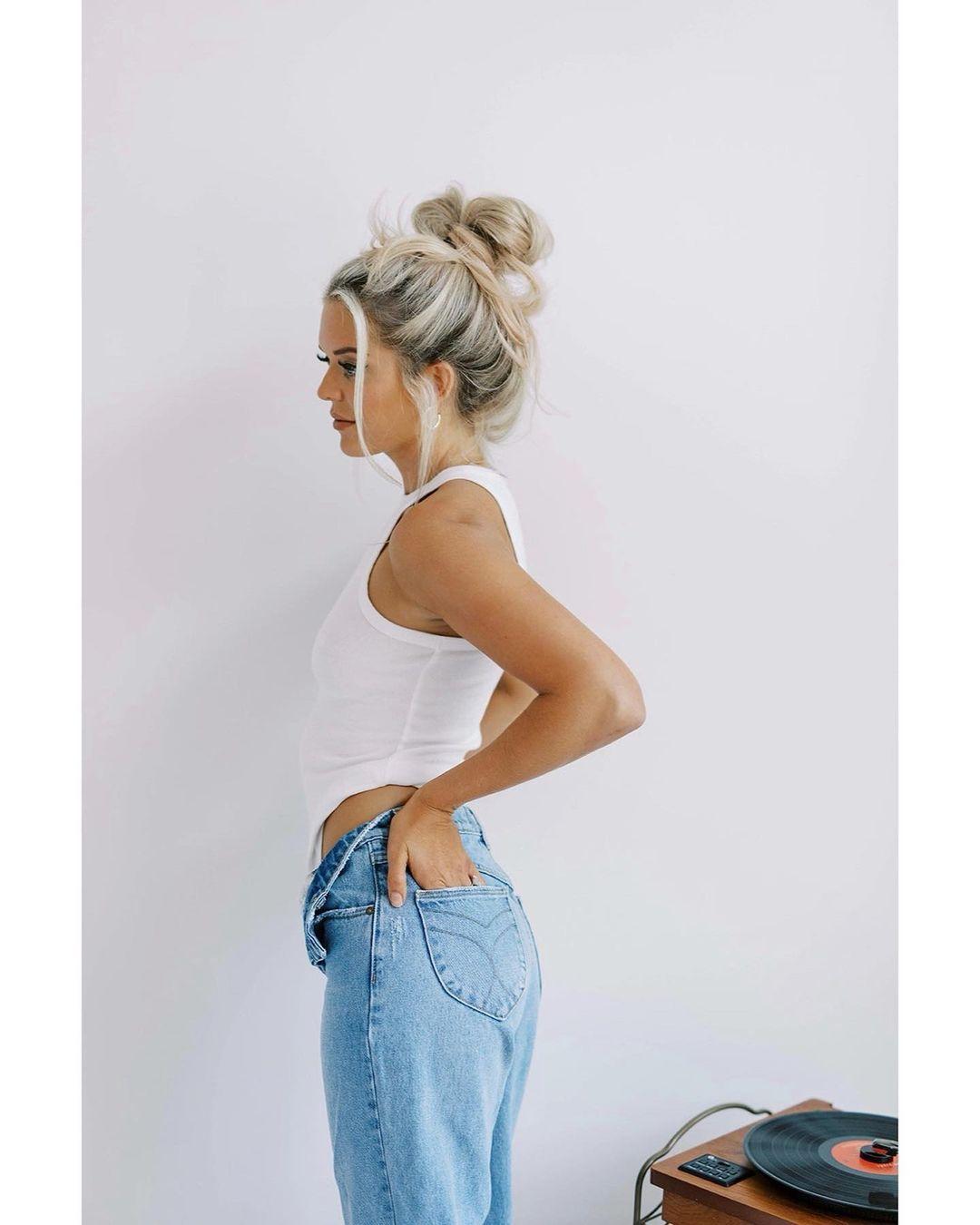 "Bachelor In Paradise" Star Salley Carson Wants To Sue ABC