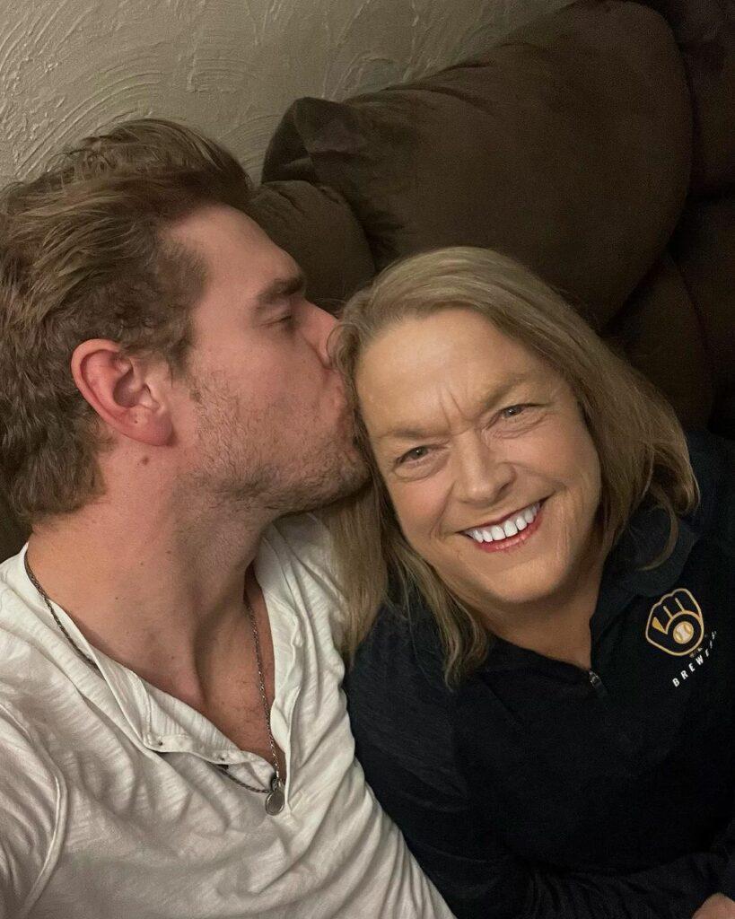 Nick & Vanessa Lachey Shower Shayne Jansen With Love