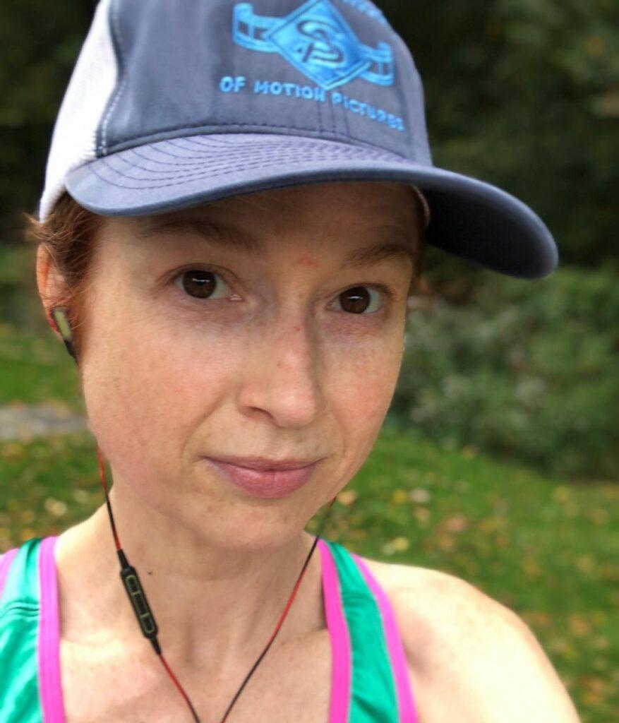 Ellie Kemper Celebrates After Running Her First NYC Marathon
