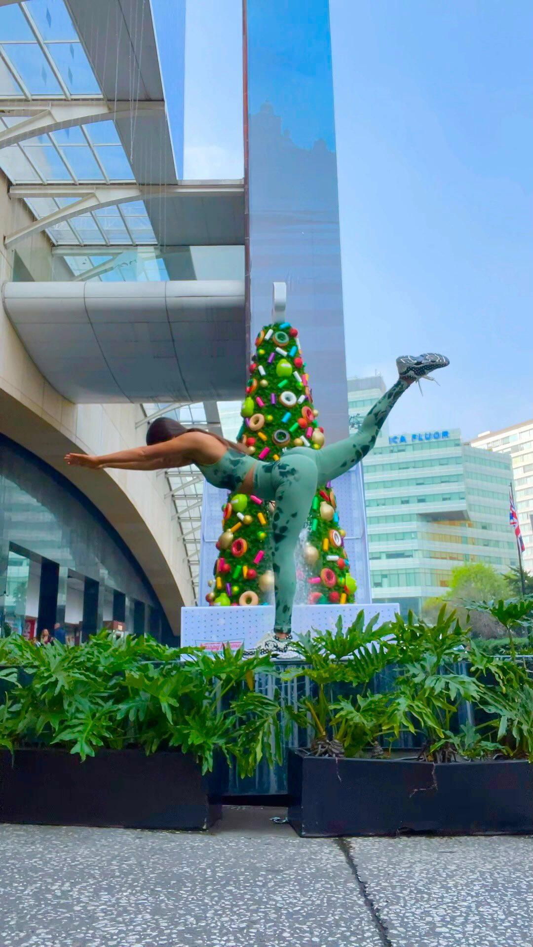 Jen Selter Channels ‘Morning Lily’ Vibes In Another Sweaty Workout!