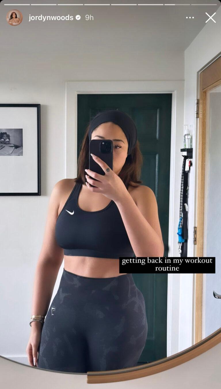 Jordyn Woods Shows Off Toned Abs And Fit Figure In Mirror Selfie