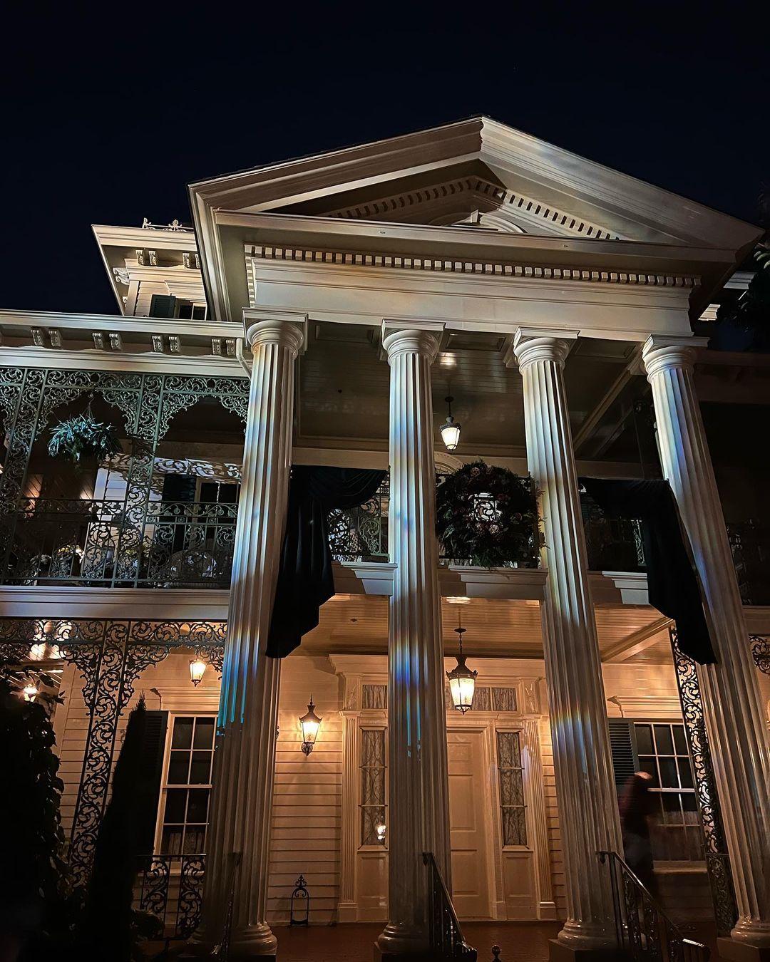 The Haunted Mansion First Trailer Is Terrifyingly Fun