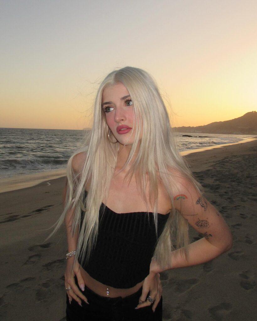 Sami Sheen Flaunts Toned Abs In Lacy Red Bra Before Hitting The Beach