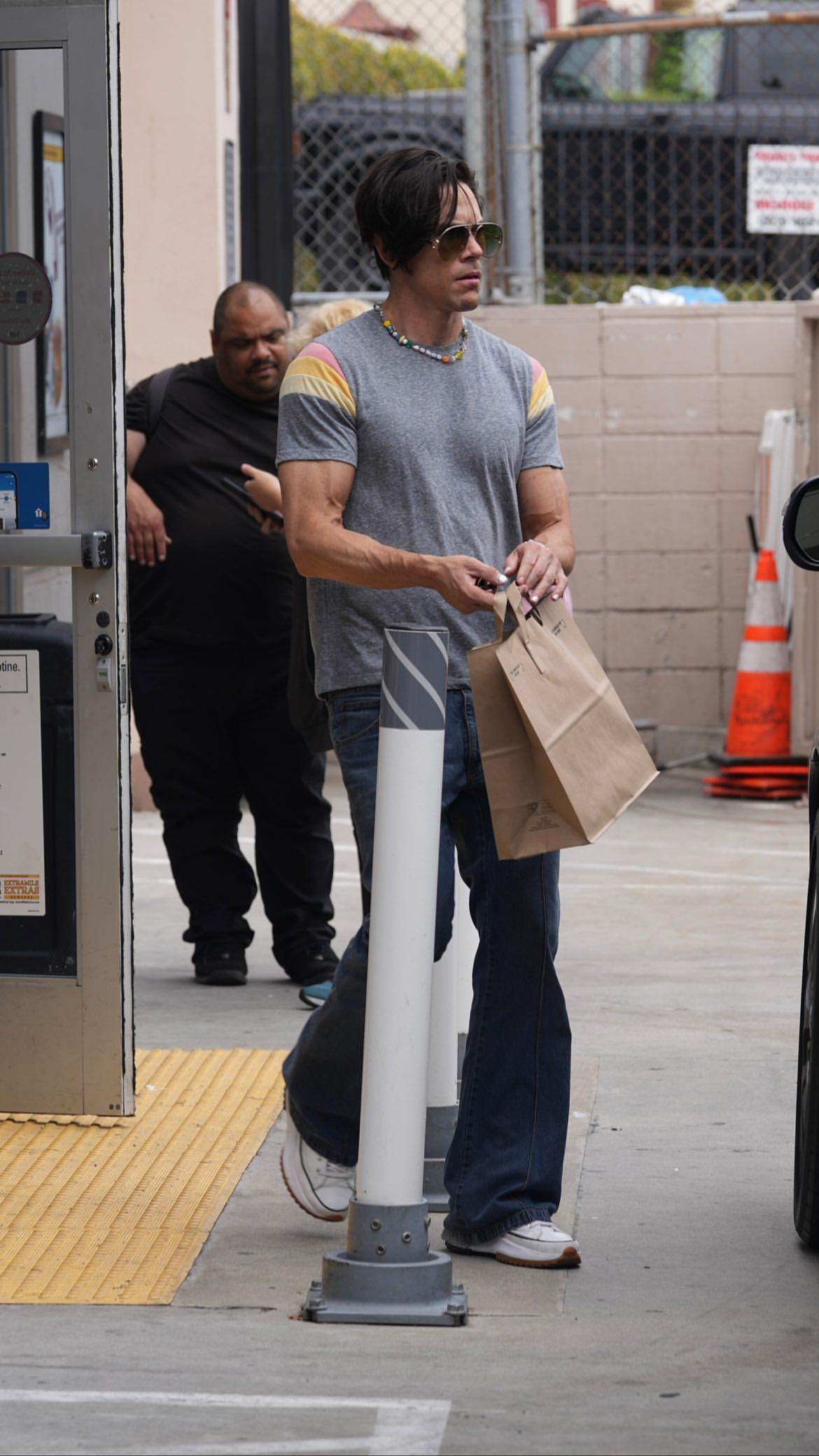 Tom Sandoval Handmade An Awkward Gift For The Paparazzi