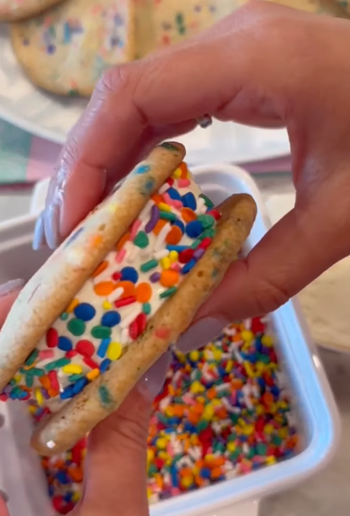 Hannah Ann Sluss Shares Ice Cream Cookie Sandwich Recipe Hannah Ann Sluss Shares Ice Cream Cookie Sandwich Recipe