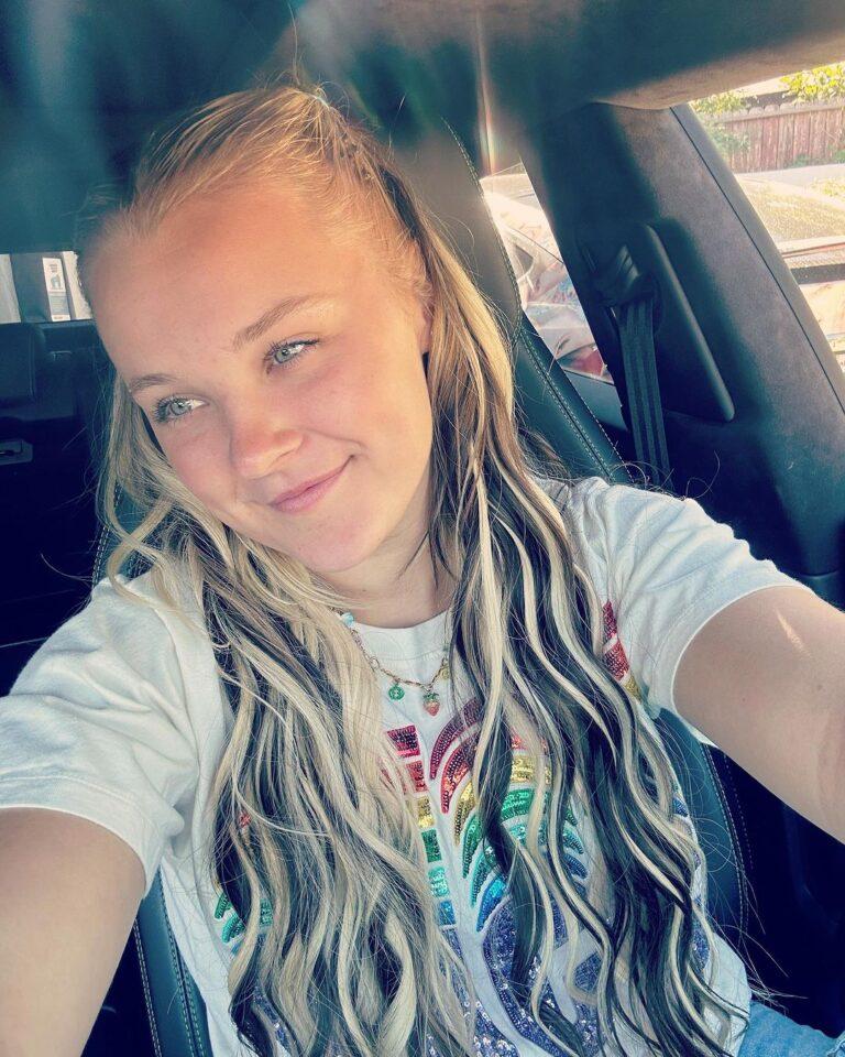 JoJo Siwa Flaunts 'Surprise' New Hairstyle For Fans!