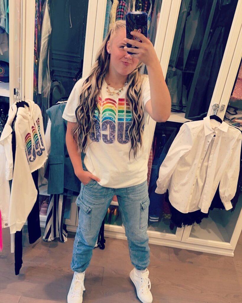 JoJo Siwa Flaunts 'Surprise' New Hairstyle For Fans!