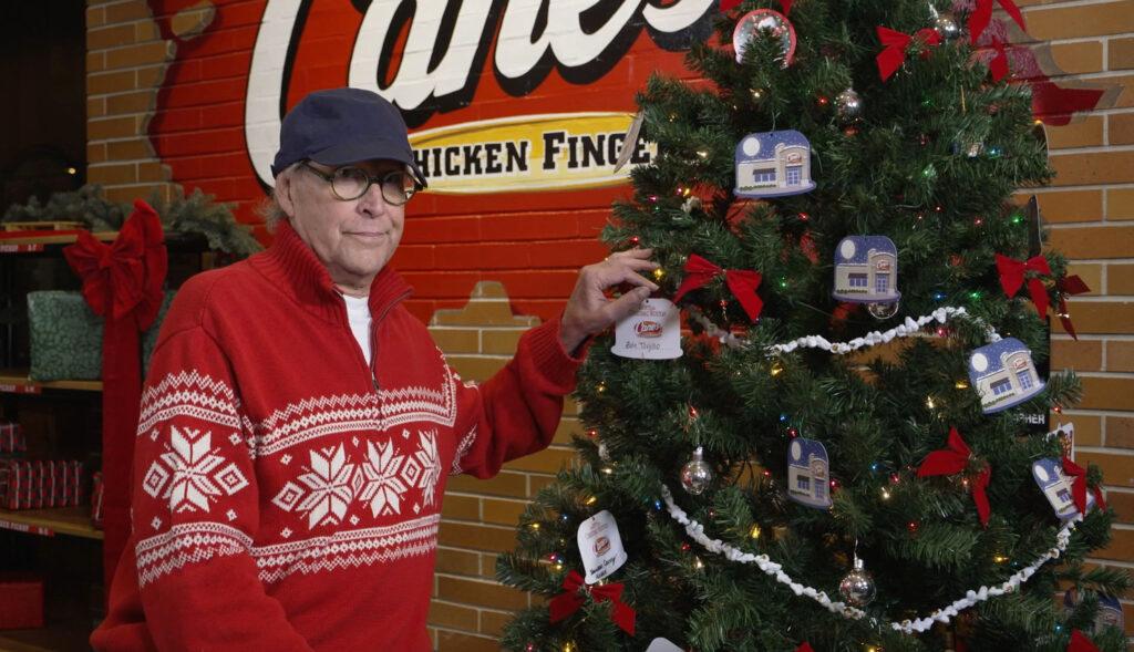 Chevy Chase Shows Up At Family's 'Christmas Vacation' House