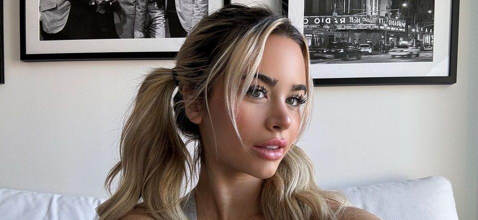 Emily Elizabeth Turns Heads In Eye-Catching Extra Tight Black Bikini