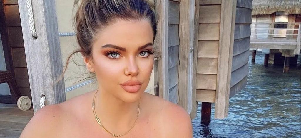 Dana Hamm Gets 'Romantic' In A Strapless Black Dress