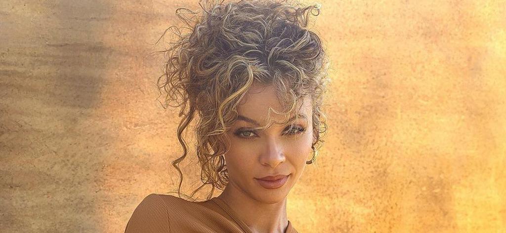 Alyssa Scott Flaunts Impressive Curves In Body Hugging Cut-Out Dress