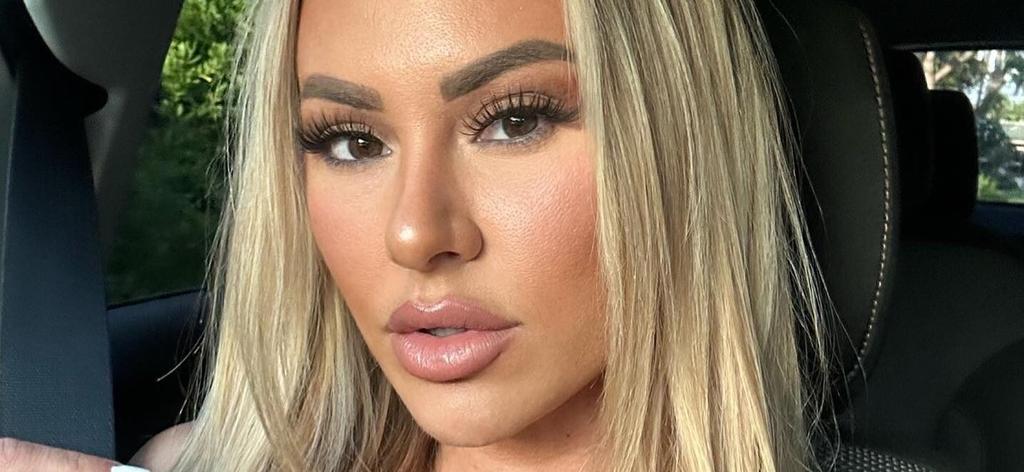 Kindly Myers In Star-Spangled Bikini Enjoys The ‘Lake Life’