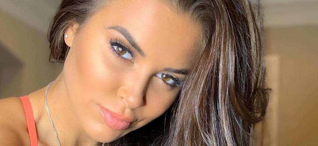 Rachel Bush In String Bikini Proves Why She's A '10/10'