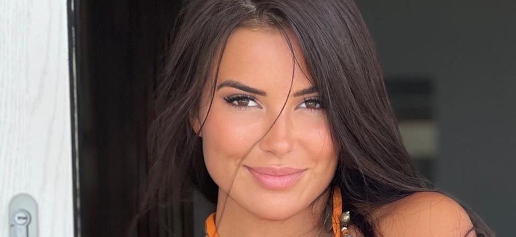 Rachel Bush In Bikini Sunbathe Told To 'Get A Job'