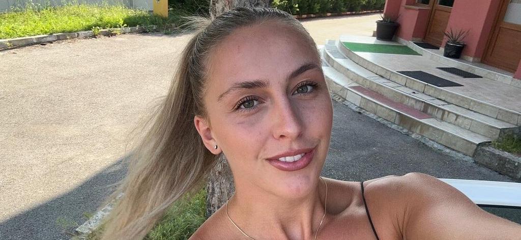 MMA Fighter Dakota Ditcheva Shows Off Killer Abs At The Beach