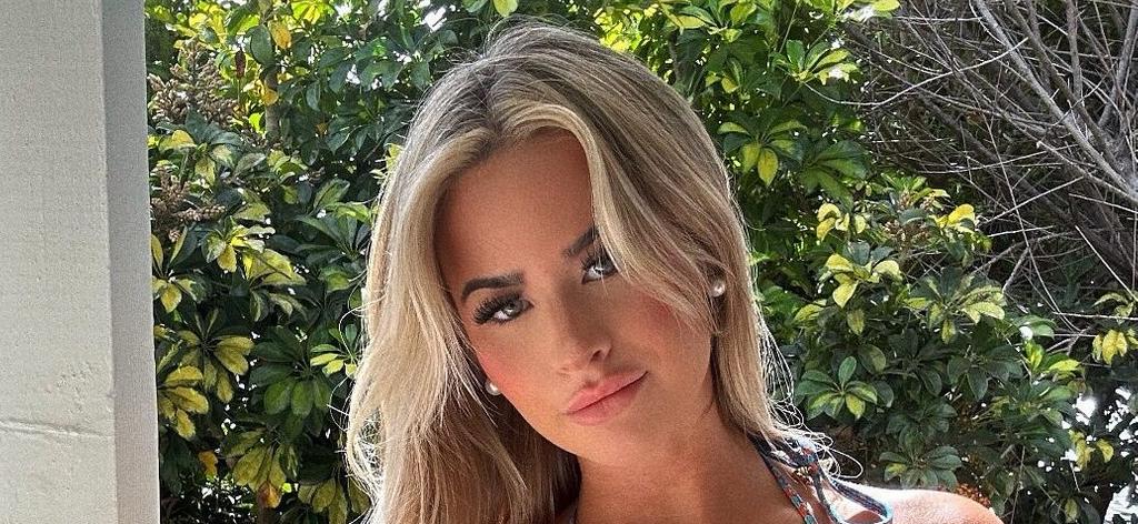 Emily Elizabeth In A Bikini Showcases Her 'Perfect Beach Body'