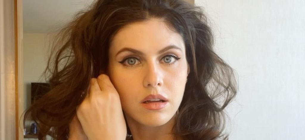 Alexandra Daddario Bares Her Buns By The Ladies Room