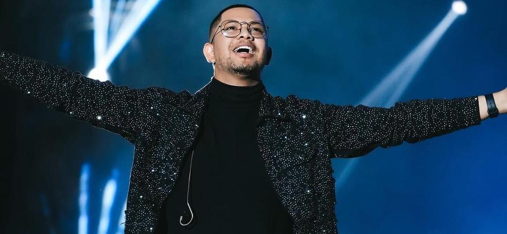 Gospel Singer Collapses And Dies On Stage Mid-Performance [VIDEO]