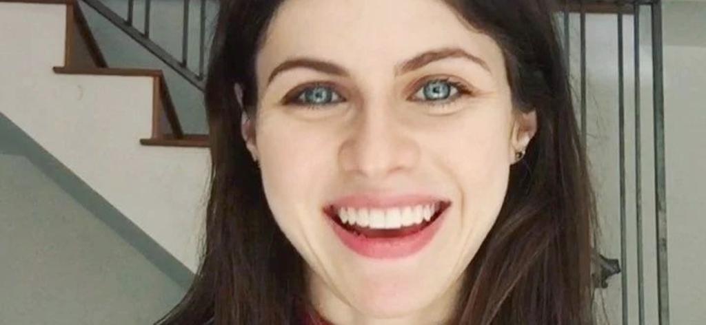Alexandra Daddario Stuns On Braless Dog Walk In Yoga Pants