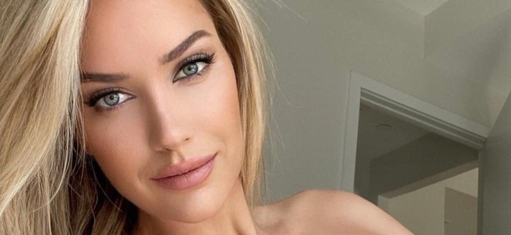 Paige Spiranac Impresses In Swimwear From An Outdoor Hot Tub