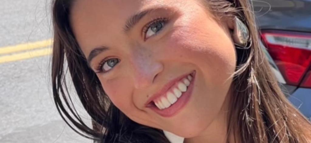 Kelly Ripa's Daughter Shows Off Stunning Swimsuit Curves