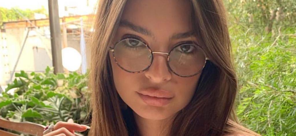 Emily Ratajkowski Rolls Up Tank Top With Nothing Underneath