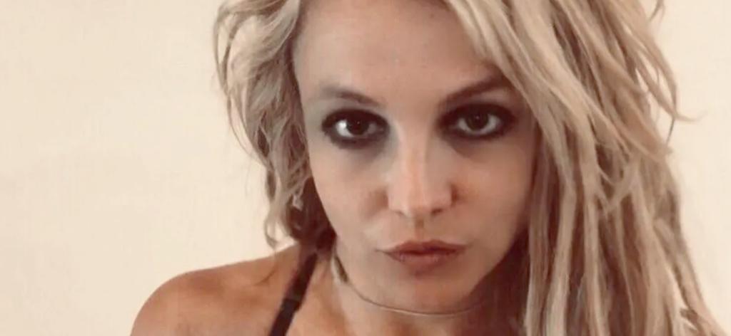 Britney Spears Gets Angry In Her Underwear