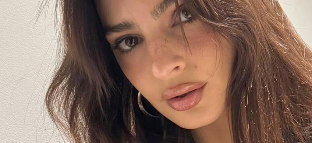 Emily Ratajkowski Told Bikini Inappropriate On Beach 'With Kids'