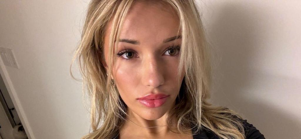 Tiktok Star Breckie Hill Makes Fans Drool In Her Tiny Bikini