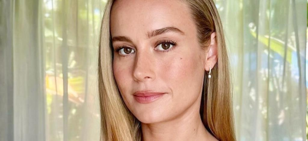 Brie Larson Proves Popular Eating Pizza In Skimpy Top