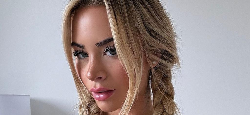 Emily Elizabeth Makes Jaws Drop With Her Incredible Bikini Video