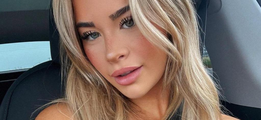 Emily Elizabeth Gives Drool-Worthy Sight In Oiled Up Bikini Pic