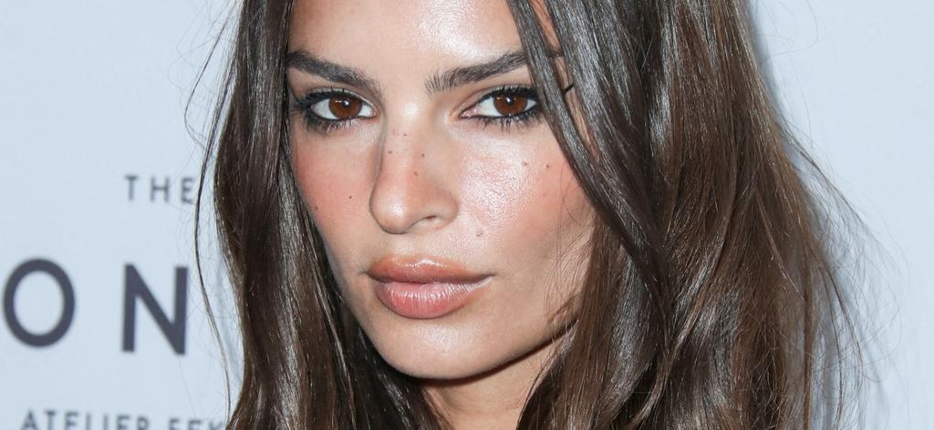 Emily Ratajkowski In Bikini Called ‘Most Brainless Person In The World’