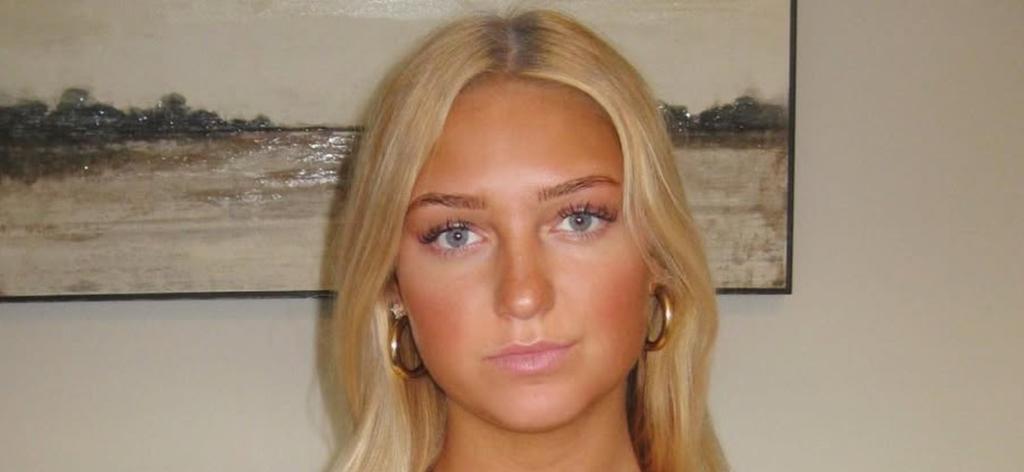 Ring Girl Sydney Thomas Flaunts Toned Body In A Tiny Pink Bikini