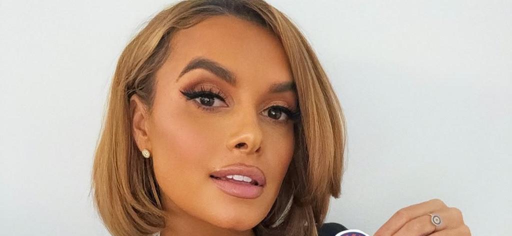 Joy Taylor Turns Heads In Tight Swimsuit Photo From Costa Rica