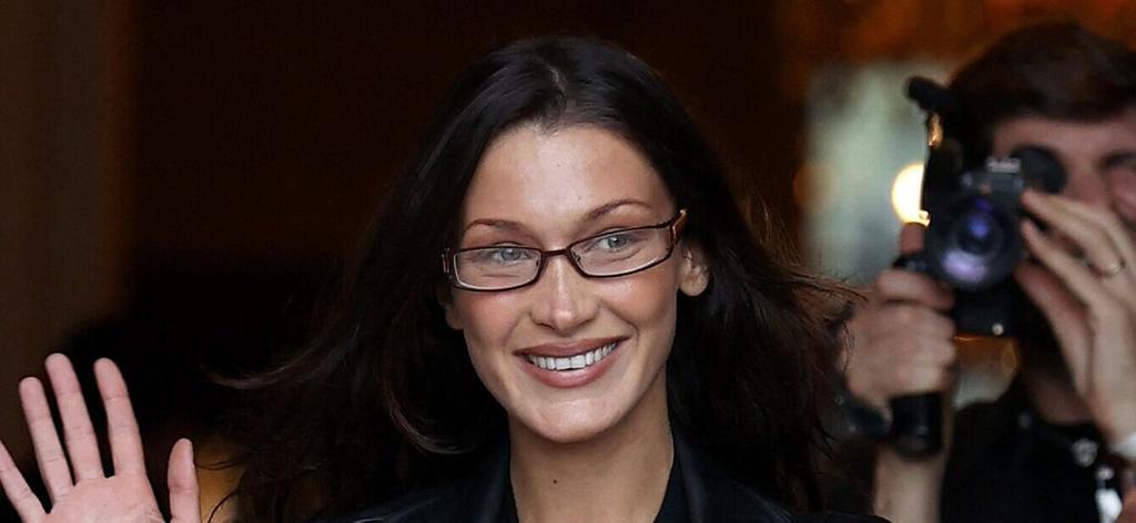 Bella Hadid Shows Bronzed Abs In New Frankies Bikinis Campaign