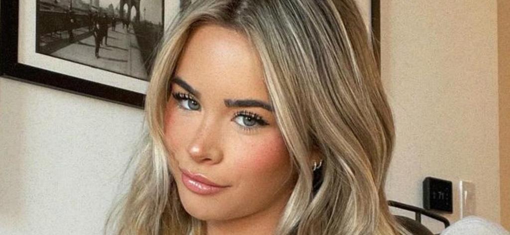 Emily Elizabeth In Stringy Bikini Tugs Down Her Jean Shorts