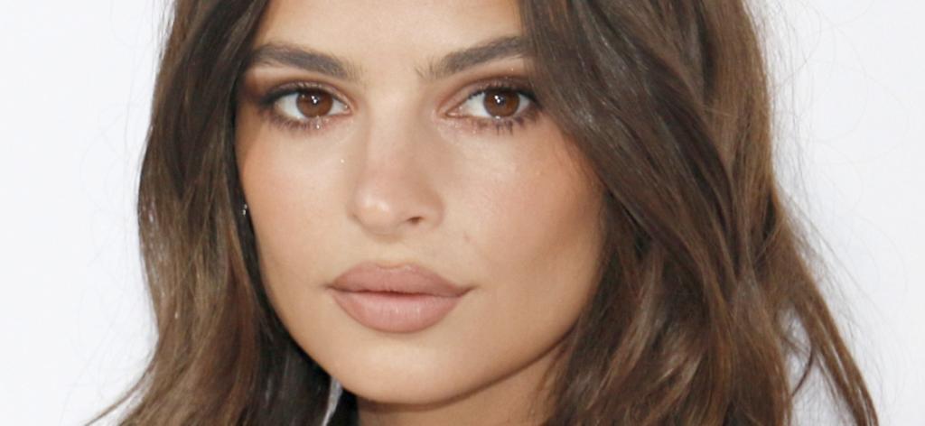 Emily Ratajkowski's Bikini Makes Fans 'Weak At The Knees'