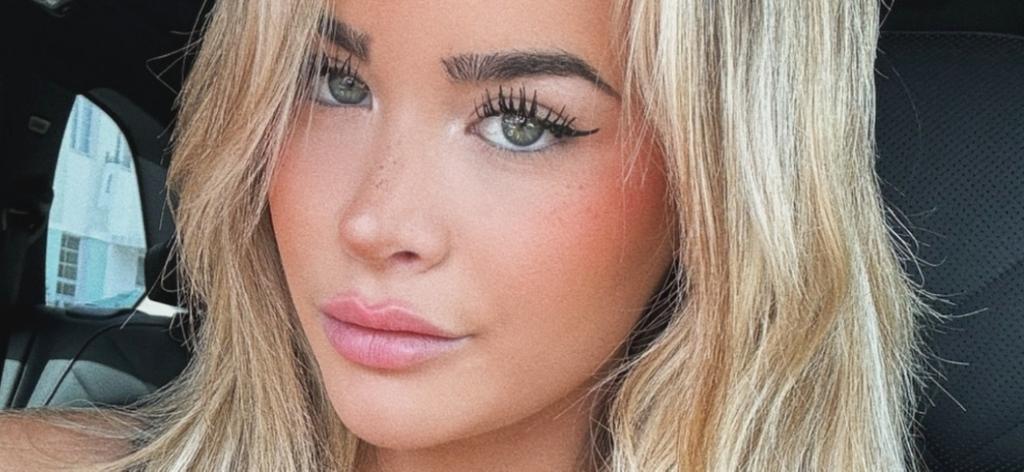 Emily Elizabeth In Black Bikini Oozes Body Positivity