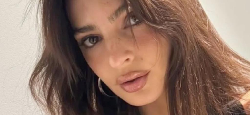 Emily Ratajkowski In String Bikini Has 'Hourly' Rate Discussed