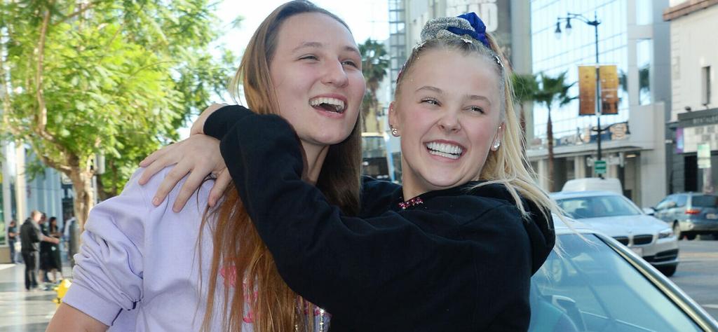Jojo Siwa Reunites With Ex-Girlfriend After Saying She's 'So In Love'