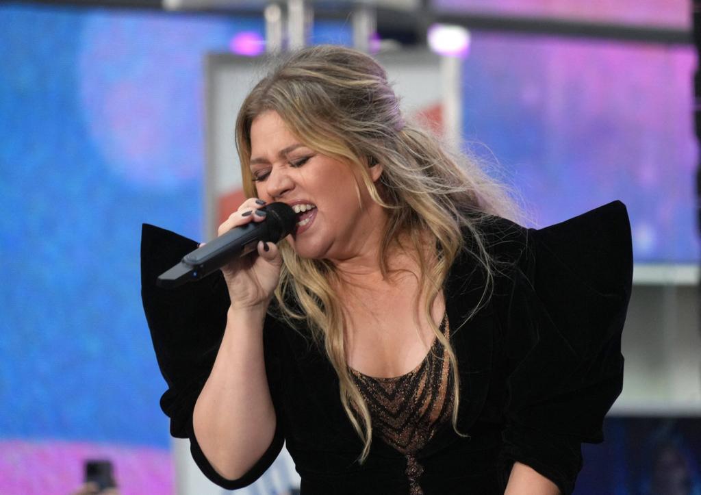 Kelly Clarkson Reveals Why She Had To Cancel Vegas Residency Last Minute