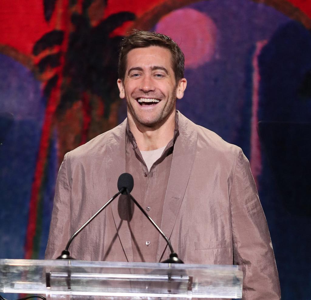 Jake Gyllenhaal’s Dad, Stephen, Files For Divorce From Wife Of 11 Years