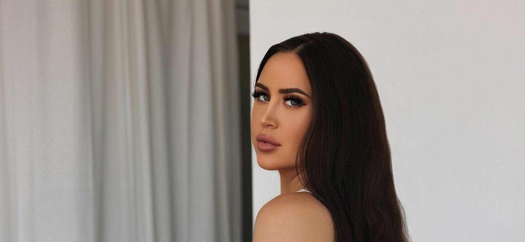 Maralee Nichols Competes With Temps In Figure-Hugging Outfit