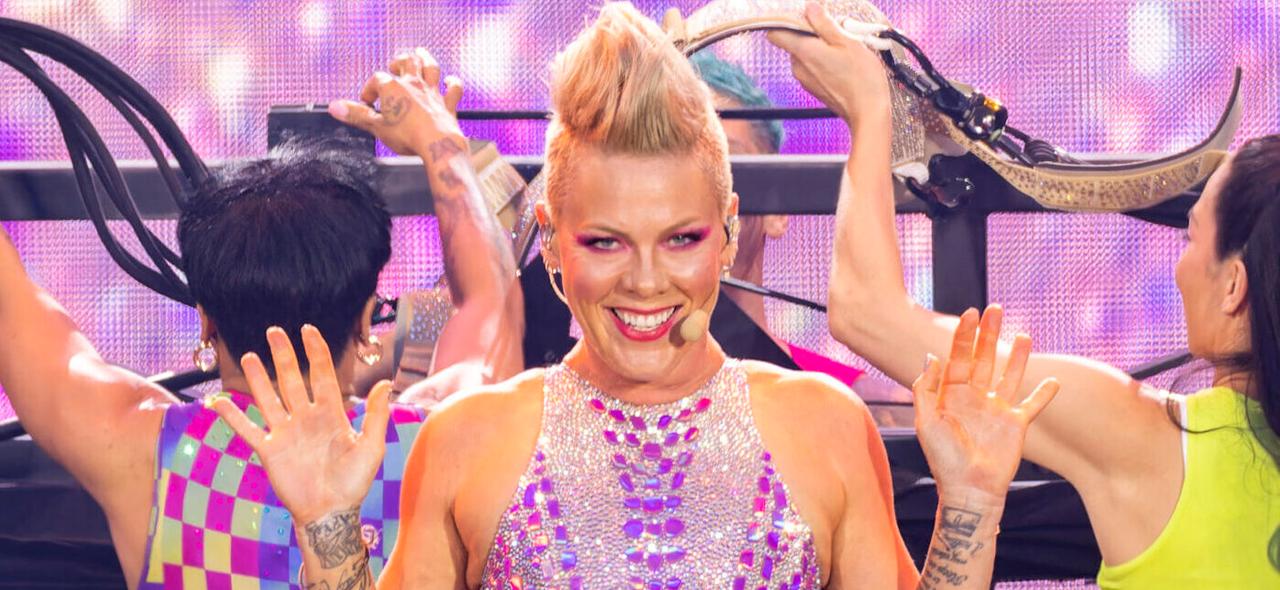 See Adorable Moment P!nk Brought Daughter Willow On Stage