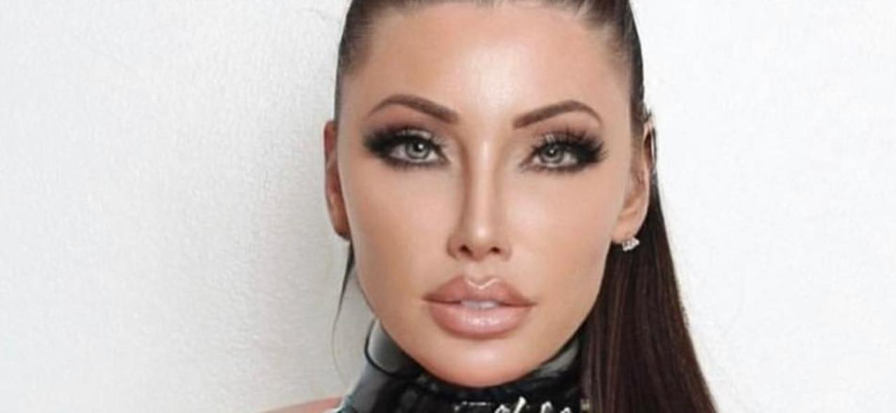 Holly Sonders In Hot Pink Swimsuit Highlights Her 'Lovely Assets'