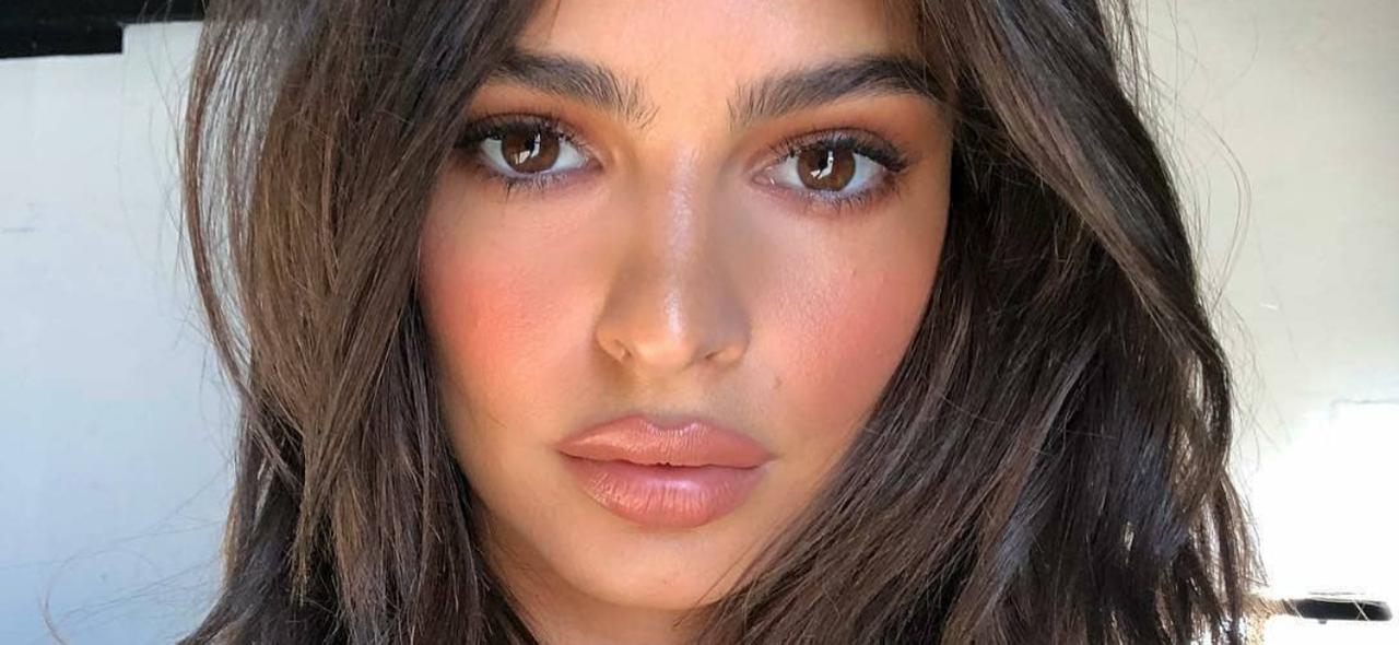 Emily Ratajowski In Swimsuit Told 'Nobody Looking At Hair'